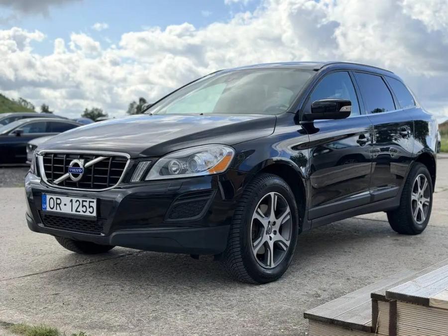 Melns Volvo XC60 2012 Rīga, ar dzinēja tilpumu 2.40 L un nobraukumu 266 tūkst. km par 11500 €, foto 4 vietnē AUTOMOTO.COM.LV