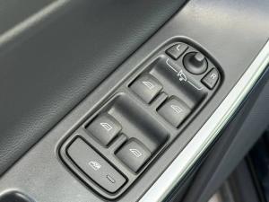 Melns Volvo XC60 2012 Rīga, ar dzinēja tilpumu 2.40 L un nobraukumu 266 tūkst. km par 11500 €, foto 6 vietnē AUTOMOTO.COM.LV