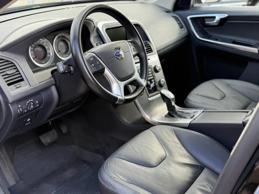 Melns Volvo XC60 2012 Rīga, ar dzinēja tilpumu 2.40 L un nobraukumu 266 tūkst. km par 11500 €, foto 8 vietnē AUTOMOTO.COM.LV