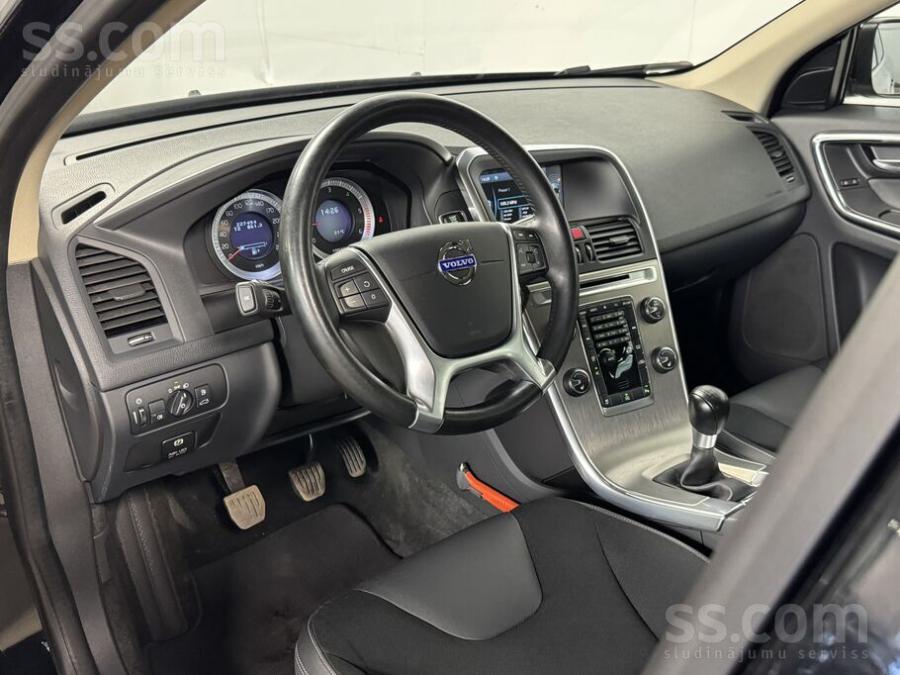 Black Volvo XC60 2012 in Jurmala, with an engine capacity of 2.00 L and mileage of 227 thousand km for 10450 €, photo 15 on AUTOMOTO.COM.LV