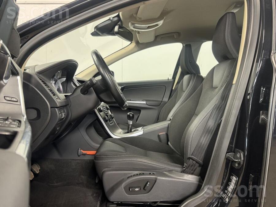 Black Volvo XC60 2012 in Jurmala, with an engine capacity of 2.00 L and mileage of 227 thousand km for 10450 €, photo 16 on AUTOMOTO.COM.LV