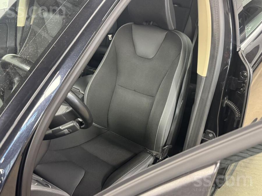 Black Volvo XC60 2012 in Jurmala, with an engine capacity of 2.00 L and mileage of 227 thousand km for 10450 €, photo 17 on AUTOMOTO.COM.LV