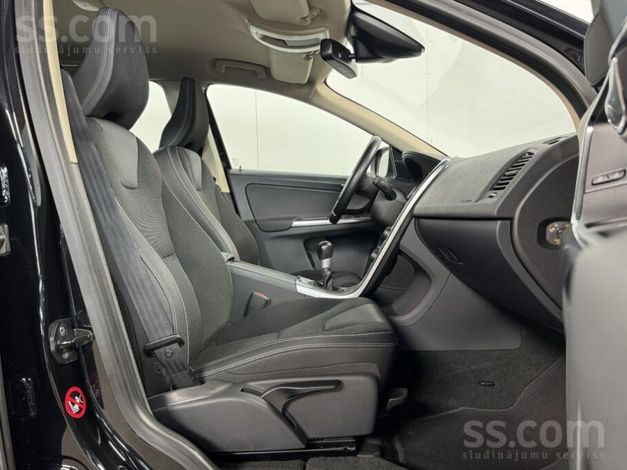 Black Volvo XC60 2012 in Jurmala, with an engine capacity of 2.00 L and mileage of 227 thousand km for 10450 €, photo 18 on AUTOMOTO.COM.LV