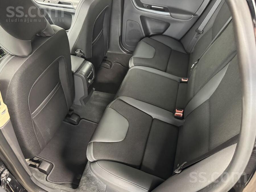 Black Volvo XC60 2012 in Jurmala, with an engine capacity of 2.00 L and mileage of 227 thousand km for 10450 €, photo 20 on AUTOMOTO.COM.LV