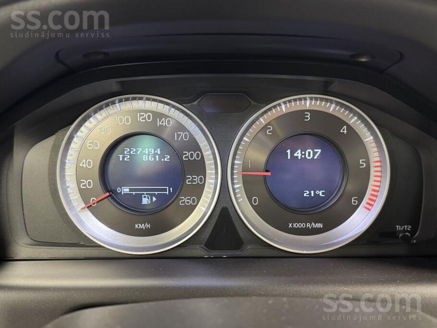 Black Volvo XC60 2012 in Jurmala, with an engine capacity of 2.00 L and mileage of 227 thousand km for 10450 €, photo 27 on AUTOMOTO.COM.LV