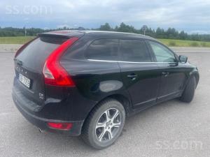 Melns Volvo XC60 2012 Cēsis, ar dzinēja tilpumu 2.40 L un nobraukumu 283 tūkst. km par 8000 €, foto 3 vietnē AUTOMOTO.COM.LV