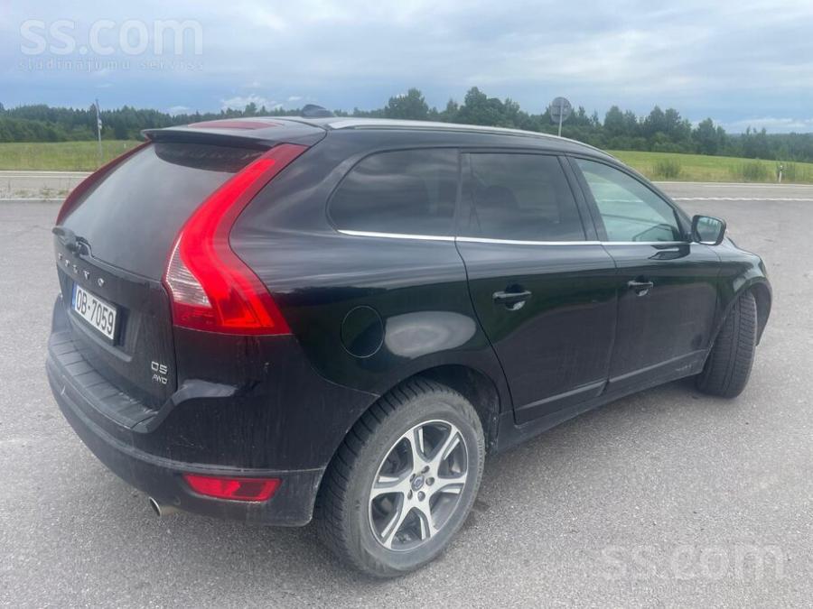 Melns Volvo XC60 2012 Cēsis, ar dzinēja tilpumu 2.40 L un nobraukumu 283 tūkst. km par 8000 €, foto 3 vietnē AUTOMOTO.COM.LV