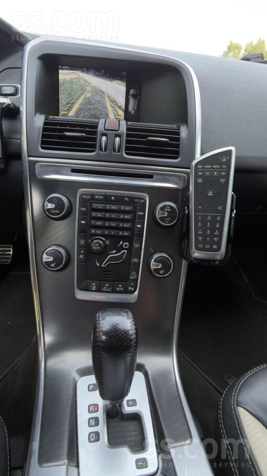 Black Volvo XC60 2012 in Jelgava, with an engine capacity of 2.40 L and mileage of 240 thousand km for 10300 €, photo 13 on AUTOMOTO.COM.LV