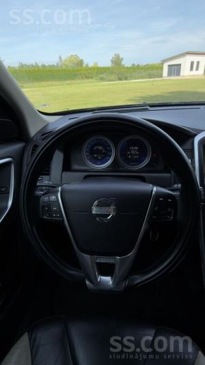 Black Volvo XC60 2012 in Jelgava, with an engine capacity of 2.40 L and mileage of 240 thousand km for 10300 €, photo 14 on AUTOMOTO.COM.LV
