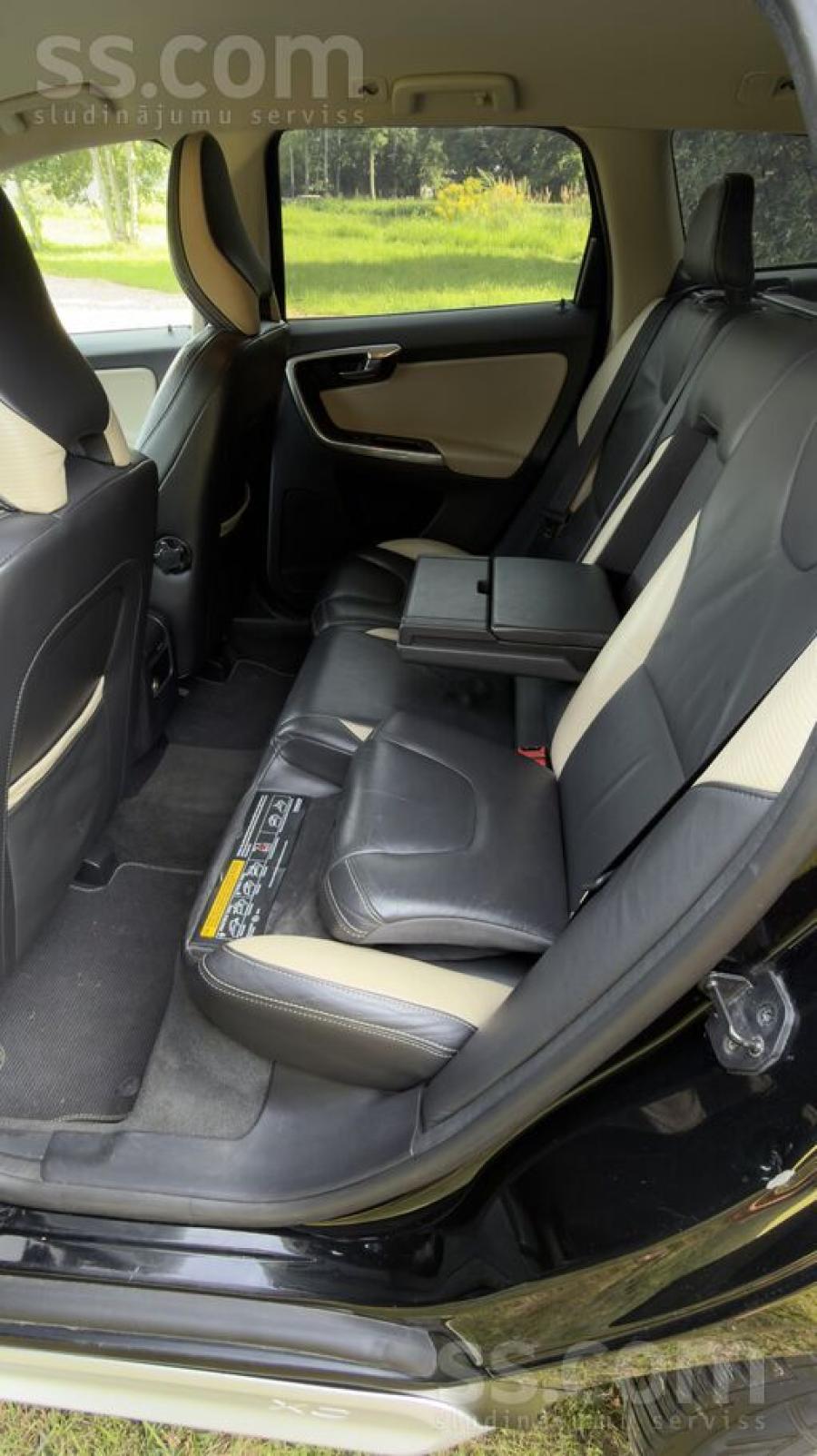 Black Volvo XC60 2012 in Jelgava, with an engine capacity of 2.40 L and mileage of 240 thousand km for 10300 €, photo 15 on AUTOMOTO.COM.LV