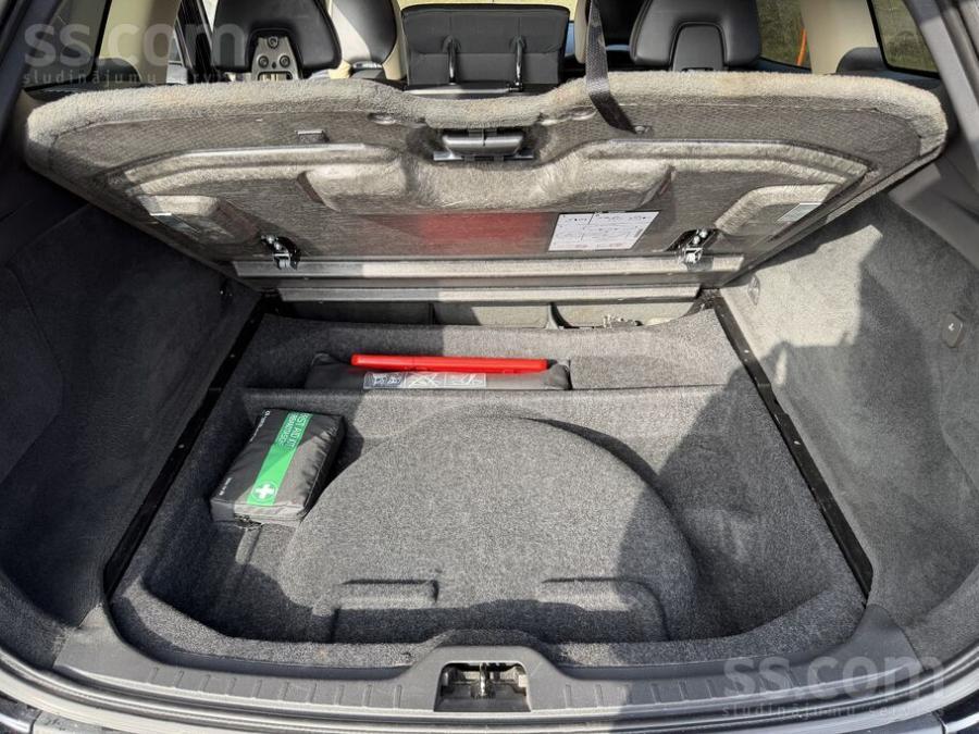 Black Volvo XC60 2012 in Jelgava, with an engine capacity of 2.40 L and mileage of 240 thousand km for 10300 €, photo 18 on AUTOMOTO.COM.LV