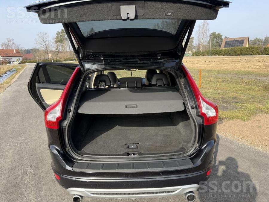 Black Volvo XC60 2012 in Jelgava, with an engine capacity of 2.40 L and mileage of 240 thousand km for 10300 €, photo 19 on AUTOMOTO.COM.LV
