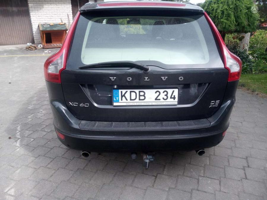 Melns Volvo XC60 2012 Viļņa, ar dzinēja tilpumu 2.40 L un nobraukumu 359 tūkst. km par 9000 €, foto 3 vietnē AUTOMOTO.COM.LV