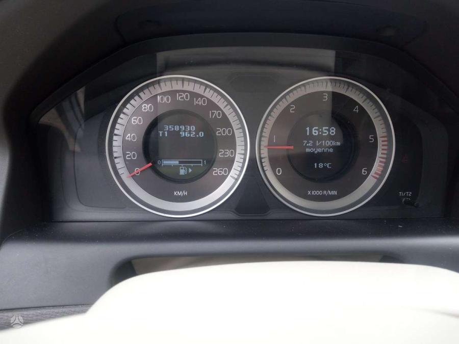 Melns Volvo XC60 2012 Viļņa, ar dzinēja tilpumu 2.40 L un nobraukumu 359 tūkst. km par 9000 €, foto 4 vietnē AUTOMOTO.COM.LV