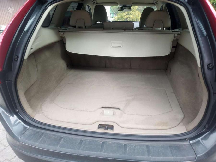 Melns Volvo XC60 2012 Viļņa, ar dzinēja tilpumu 2.40 L un nobraukumu 359 tūkst. km par 9000 €, foto 7 vietnē AUTOMOTO.COM.LV