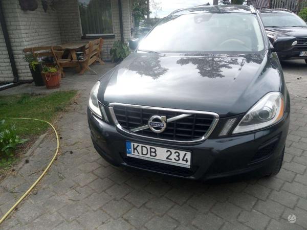 Black Volvo XC60 2012 in Vilnius, with an engine capacity of 2.40 L and mileage of 359 thousand km for 9000 €, photo 7 on AUTOMOTO.COM.LV