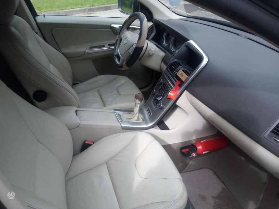Melns Volvo XC60 2012 Viļņa, ar dzinēja tilpumu 2.40 L un nobraukumu 359 tūkst. km par 9000 €, foto 9 vietnē AUTOMOTO.COM.LV