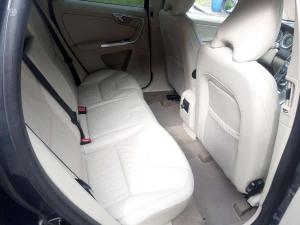 Melns Volvo XC60 2012 Viļņa, ar dzinēja tilpumu 2.40 L un nobraukumu 359 tūkst. km par 9000 €, foto 10 vietnē AUTOMOTO.COM.LV