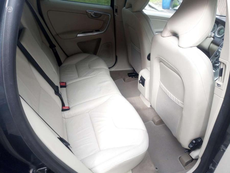 Melns Volvo XC60 2012 Viļņa, ar dzinēja tilpumu 2.40 L un nobraukumu 359 tūkst. km par 9000 €, foto 10 vietnē AUTOMOTO.COM.LV