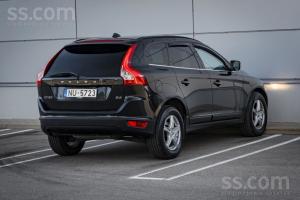 Black Volvo XC60 2012 in Riga, with an engine capacity of 2.00 L and mileage of 254 thousand km for 7990 €, photo 5 on AUTOMOTO.COM.LV