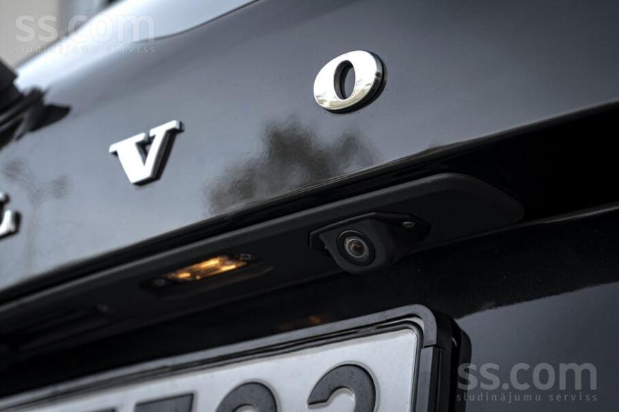 Black Volvo XC60 2012 in Riga, with an engine capacity of 2.00 L and mileage of 254 thousand km for 7990 €, photo 8 on AUTOMOTO.COM.LV