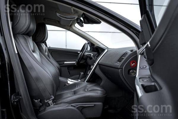 Black Volvo XC60 2012 in Riga, with an engine capacity of 2.00 L and mileage of 254 thousand km for 7990 €, photo 9 on AUTOMOTO.COM.LV