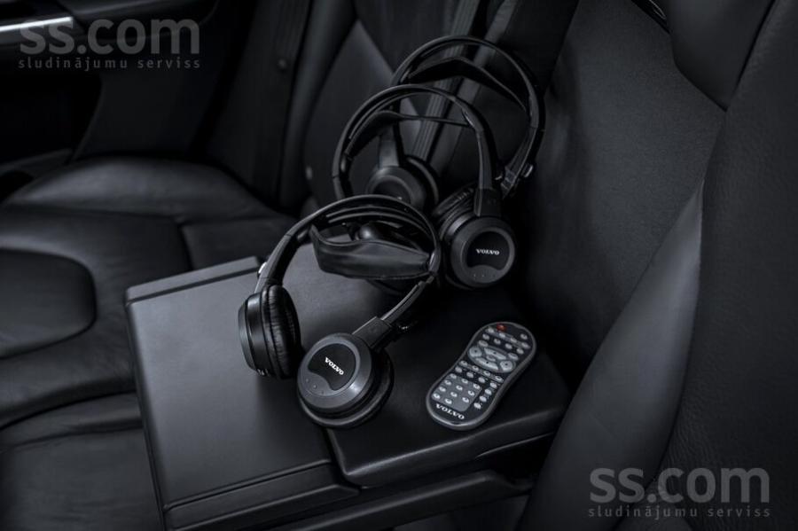 Black Volvo XC60 2012 in Riga, with an engine capacity of 2.00 L and mileage of 254 thousand km for 7990 €, photo 13 on AUTOMOTO.COM.LV