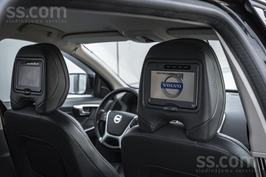 Black Volvo XC60 2012 in Riga, with an engine capacity of 2.00 L and mileage of 254 thousand km for 7990 €, photo 14 on AUTOMOTO.COM.LV
