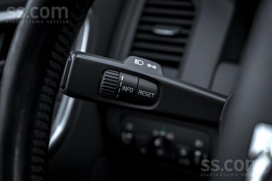 Black Volvo XC60 2012 in Riga, with an engine capacity of 2.00 L and mileage of 254 thousand km for 7990 €, photo 17 on AUTOMOTO.COM.LV