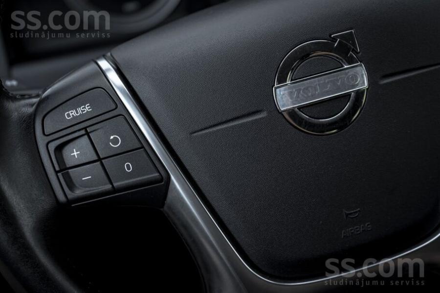 Black Volvo XC60 2012 in Riga, with an engine capacity of 2.00 L and mileage of 254 thousand km for 7990 €, photo 18 on AUTOMOTO.COM.LV