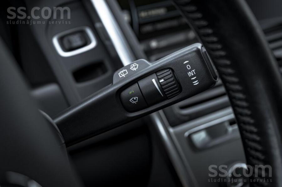 Black Volvo XC60 2012 in Riga, with an engine capacity of 2.00 L and mileage of 254 thousand km for 7990 €, photo 21 on AUTOMOTO.COM.LV