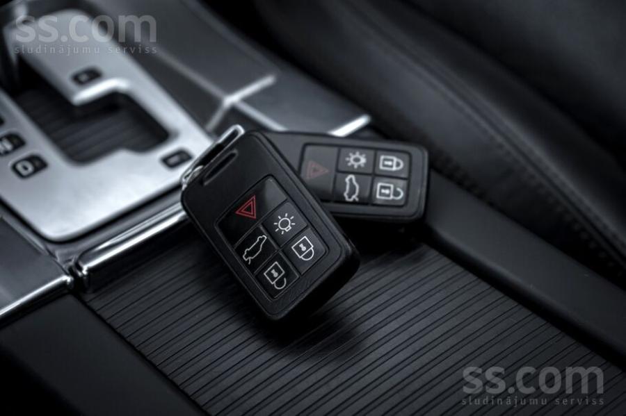 Black Volvo XC60 2012 in Riga, with an engine capacity of 2.00 L and mileage of 254 thousand km for 7990 €, photo 27 on AUTOMOTO.COM.LV