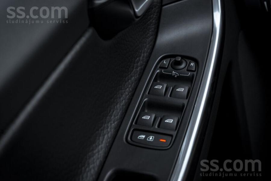 Black Volvo XC60 2012 in Riga, with an engine capacity of 2.00 L and mileage of 254 thousand km for 7990 €, photo 28 on AUTOMOTO.COM.LV