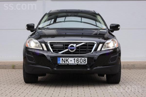 Black Volvo XC60 2012 in Riga, with an engine capacity of 2.40 L and mileage of 411 thousand km for 6495 €, photo 3 on AUTOMOTO.COM.LV