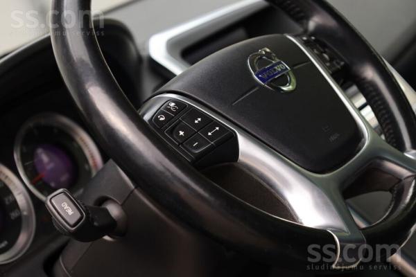 Black Volvo XC60 2012 in Riga, with an engine capacity of 2.40 L and mileage of 411 thousand km for 6495 €, photo 10 on AUTOMOTO.COM.LV