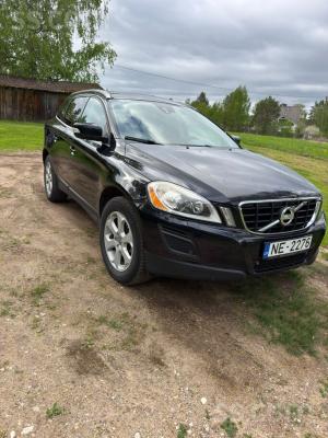 Black Volvo XC60 2012 in Cesis, with an engine capacity of 2.40 L and mileage of 367 thousand km for 11000 €, photo 4 on AUTOMOTO.COM.LV