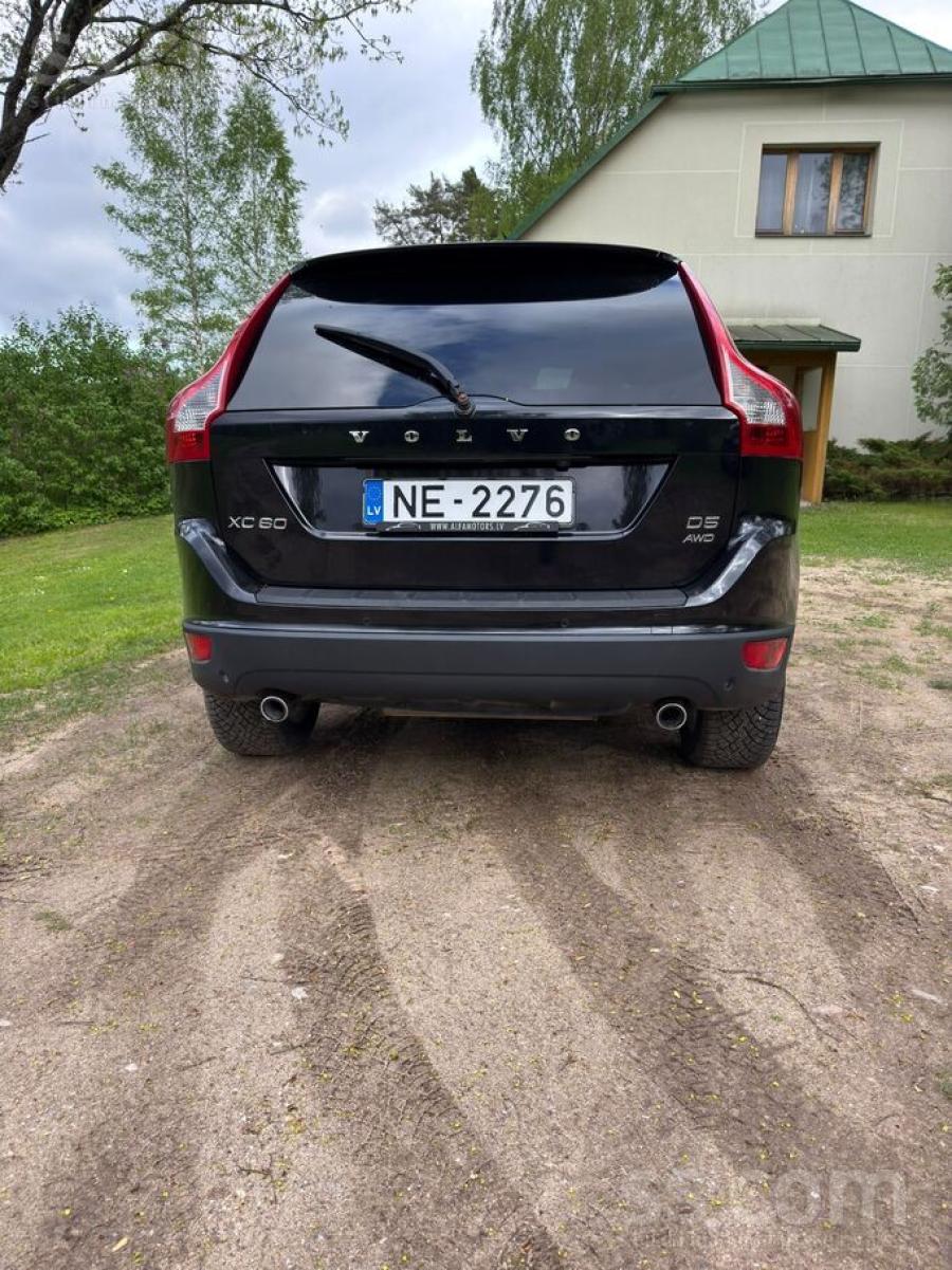 Black Volvo XC60 2012 in Cesis, with an engine capacity of 2.40 L and mileage of 367 thousand km for 11000 €, photo 5 on AUTOMOTO.COM.LV