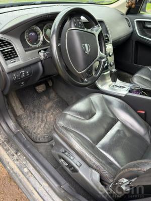 Black Volvo XC60 2012 in Cesis, with an engine capacity of 2.40 L and mileage of 367 thousand km for 11000 €, photo 8 on AUTOMOTO.COM.LV