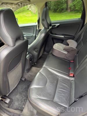 Black Volvo XC60 2012 in Cesis, with an engine capacity of 2.40 L and mileage of 367 thousand km for 11000 €, photo 9 on AUTOMOTO.COM.LV