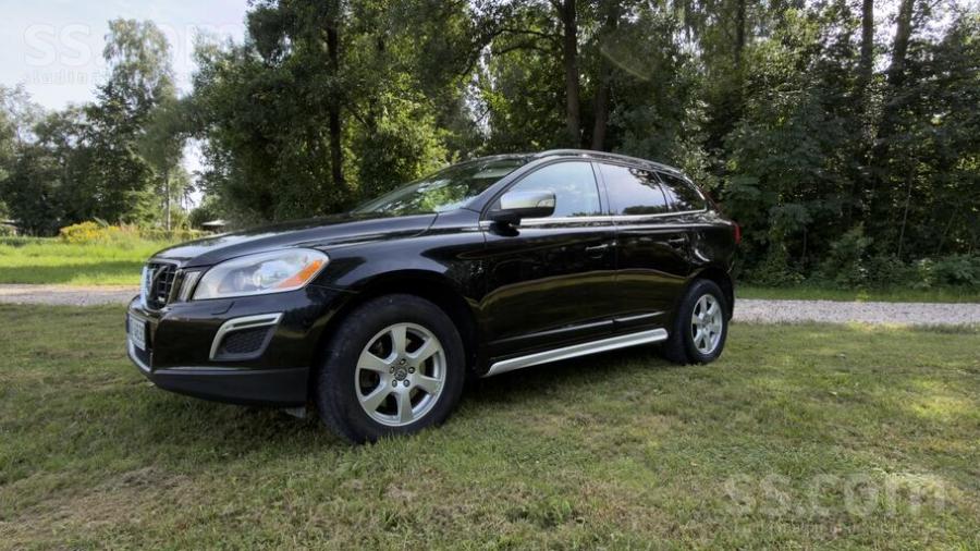 Black Volvo XC60 2012 in Jelgava, with an engine capacity of 2.40 L and mileage of 240 thousand km for 10300 €, photo 3 on AUTOMOTO.COM.LV