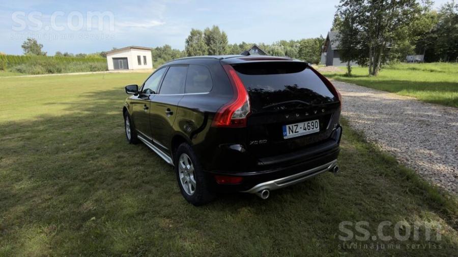 Black Volvo XC60 2012 in Jelgava, with an engine capacity of 2.40 L and mileage of 240 thousand km for 10300 €, photo 4 on AUTOMOTO.COM.LV