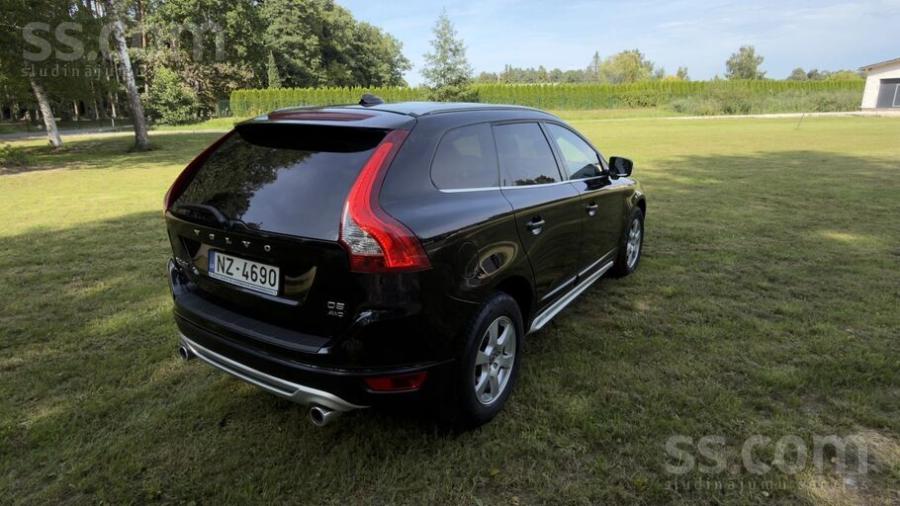Black Volvo XC60 2012 in Jelgava, with an engine capacity of 2.40 L and mileage of 240 thousand km for 10300 €, photo 5 on AUTOMOTO.COM.LV