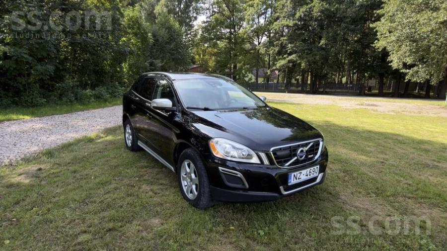 Black Volvo XC60 2012 in Jelgava, with an engine capacity of 2.40 L and mileage of 240 thousand km for 10300 €, photo 8 on AUTOMOTO.COM.LV