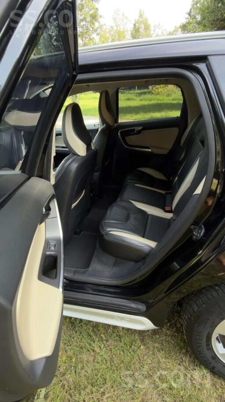 Black Volvo XC60 2012 in Jelgava, with an engine capacity of 2.40 L and mileage of 240 thousand km for 10300 €, photo 14 on AUTOMOTO.COM.LV