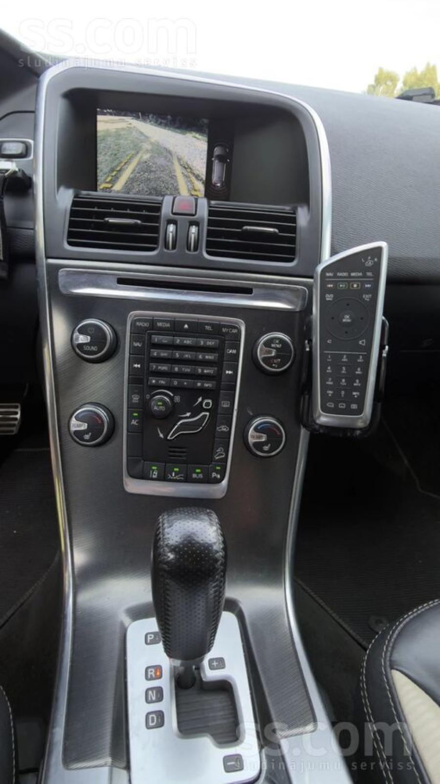 Black Volvo XC60 2012 in Jelgava, with an engine capacity of 2.40 L and mileage of 240 thousand km for 10300 €, photo 16 on AUTOMOTO.COM.LV