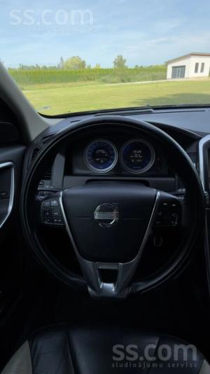 Black Volvo XC60 2012 in Jelgava, with an engine capacity of 2.40 L and mileage of 240 thousand km for 10300 €, photo 17 on AUTOMOTO.COM.LV