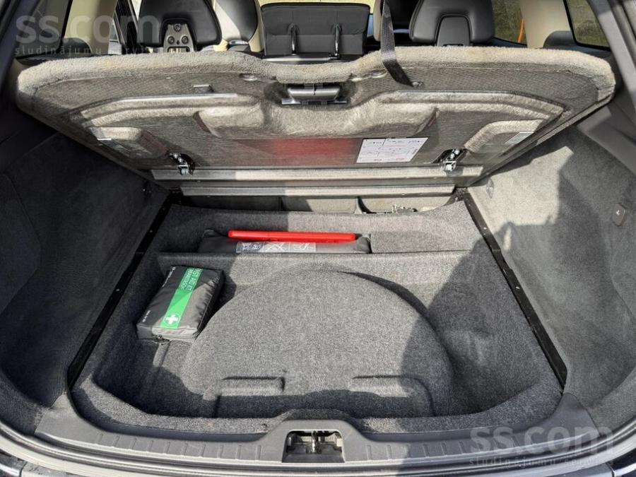 Black Volvo XC60 2012 in Jelgava, with an engine capacity of 2.40 L and mileage of 240 thousand km for 10300 €, photo 20 on AUTOMOTO.COM.LV