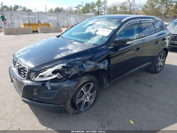 Black Volvo XC60 2012 in Siauliai, with an engine capacity of 2.95 L and mileage of 202 thousand km for 5100 €, photo 2 on AUTOMOTO.COM.LV