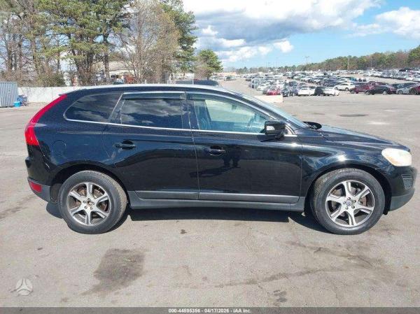 Black Volvo XC60 2012 in Siauliai, with an engine capacity of 2.95 L and mileage of 202 thousand km for 5100 €, photo 6 on AUTOMOTO.COM.LV