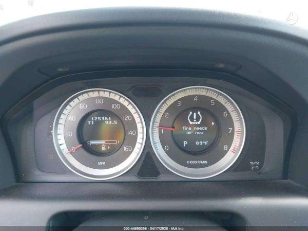 Black Volvo XC60 2012 in Siauliai, with an engine capacity of 2.95 L and mileage of 202 thousand km for 5100 €, photo 7 on AUTOMOTO.COM.LV